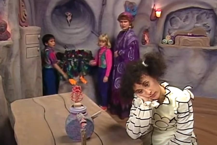 wee sing sillyville coloring book