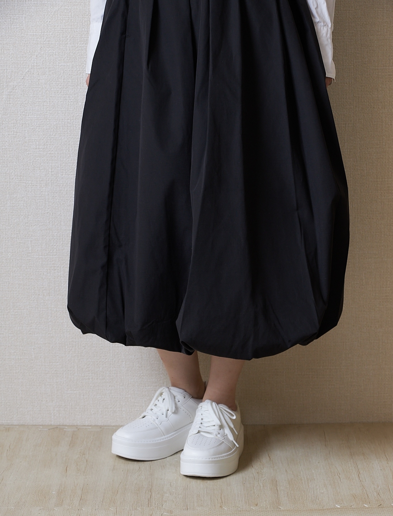 【GU】2990円→1490円に値下げ中！「楽なのにオシャレ」「周りからも褒められます」レビュー絶賛の『ふんわりスカート』シルエットが天才すぎるの…！《着用レビュー》