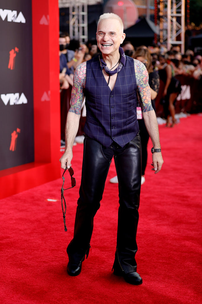 16 Celebs Who Worked Normal Jobs While Being Famous