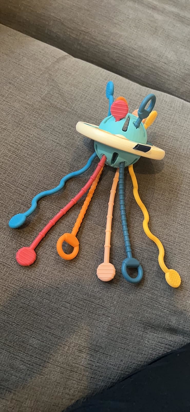 24 Things To Actually Keep Kids Entertained On Planes