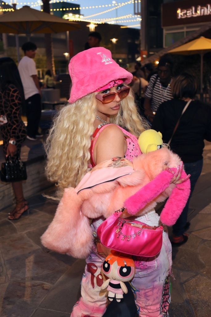 People React To Singer Loomis' National Anthem Mistakes