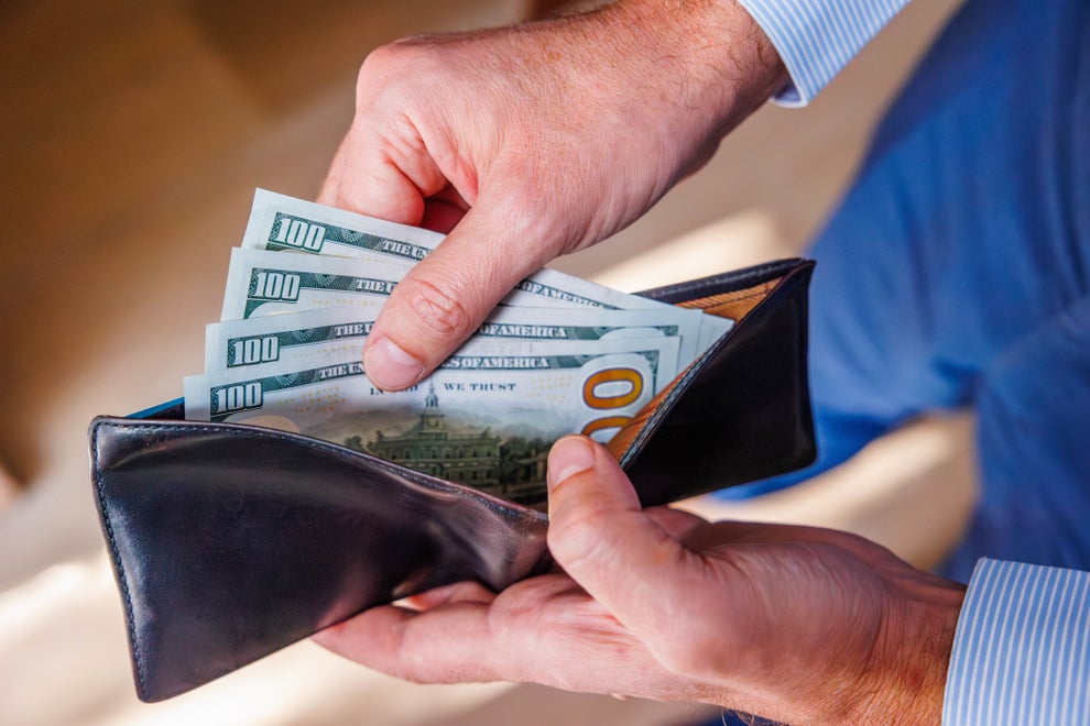 17 Signs A Rich Person Is Old Money Vs. New Money