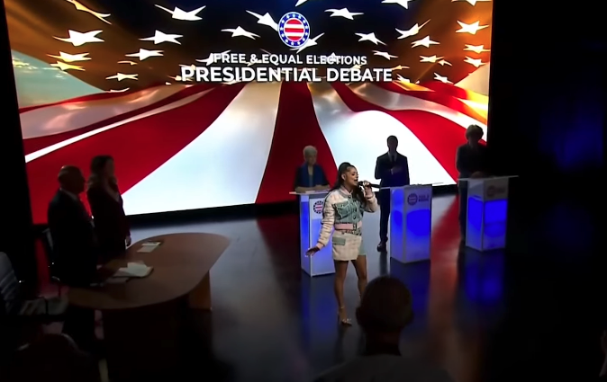 People React To Singer Loomis' National Anthem Mistakes