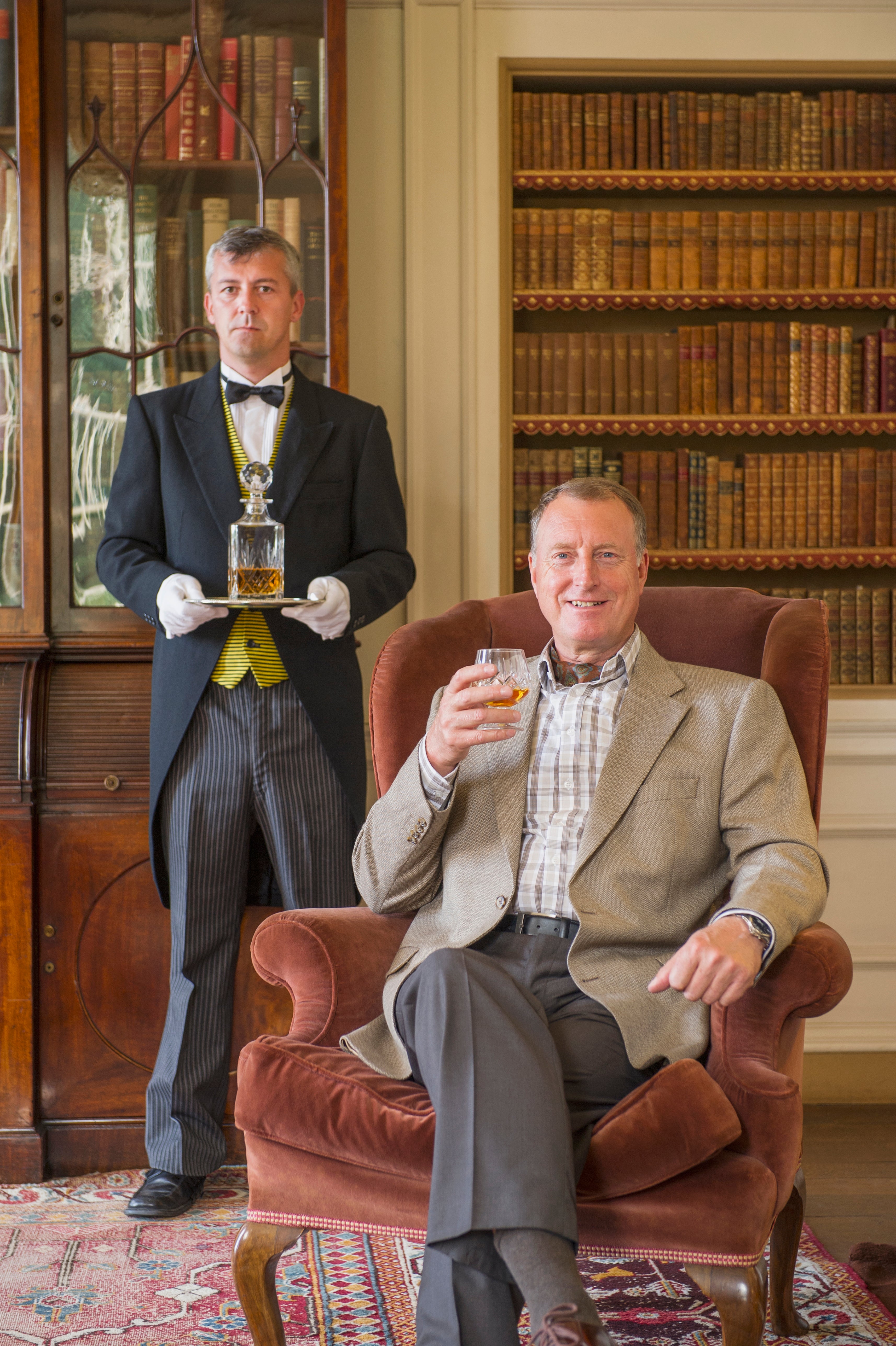 17 Signs A Rich Person Is Old Money Vs. New Money