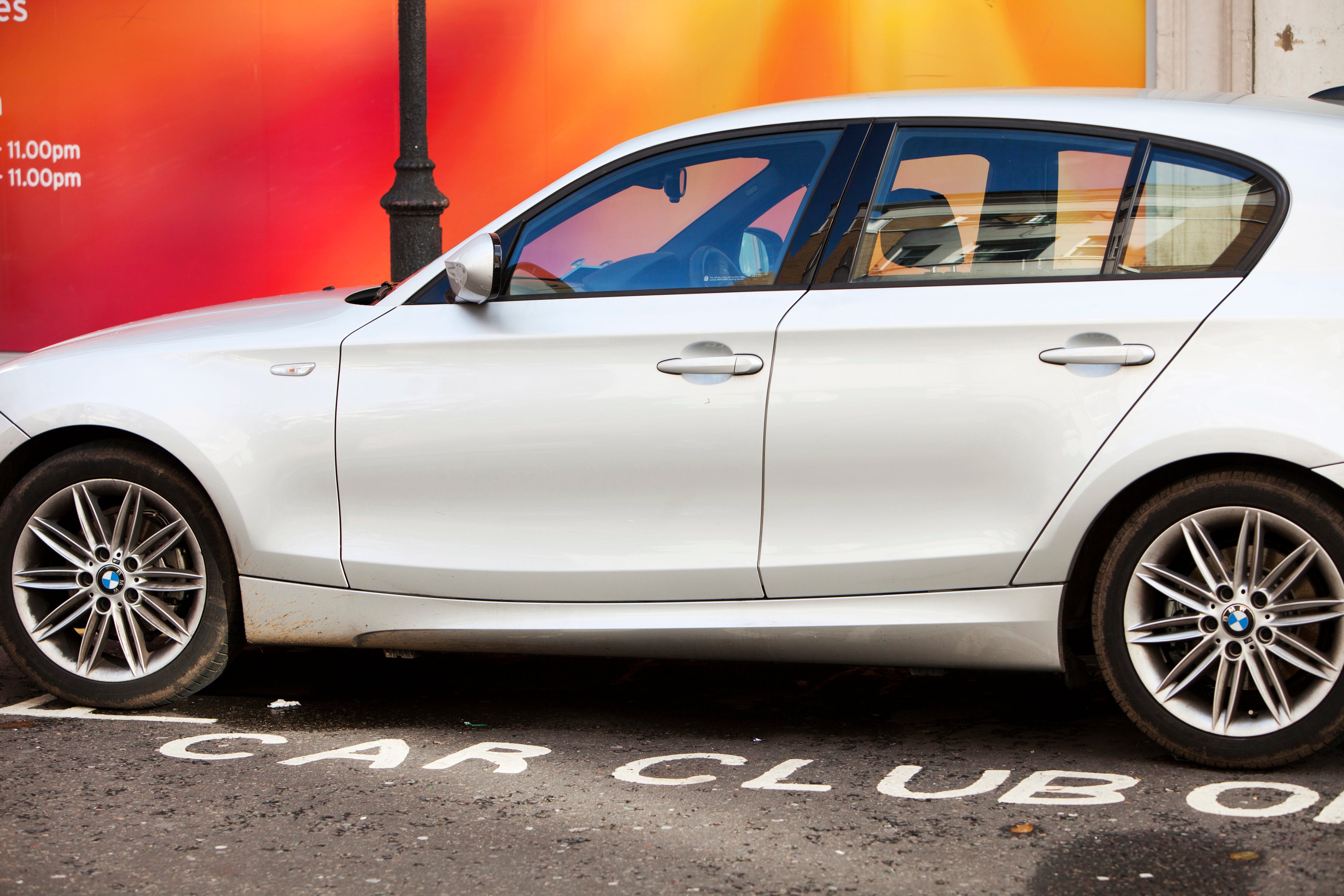 17 Signs A Rich Person Is Old Money Vs. New Money