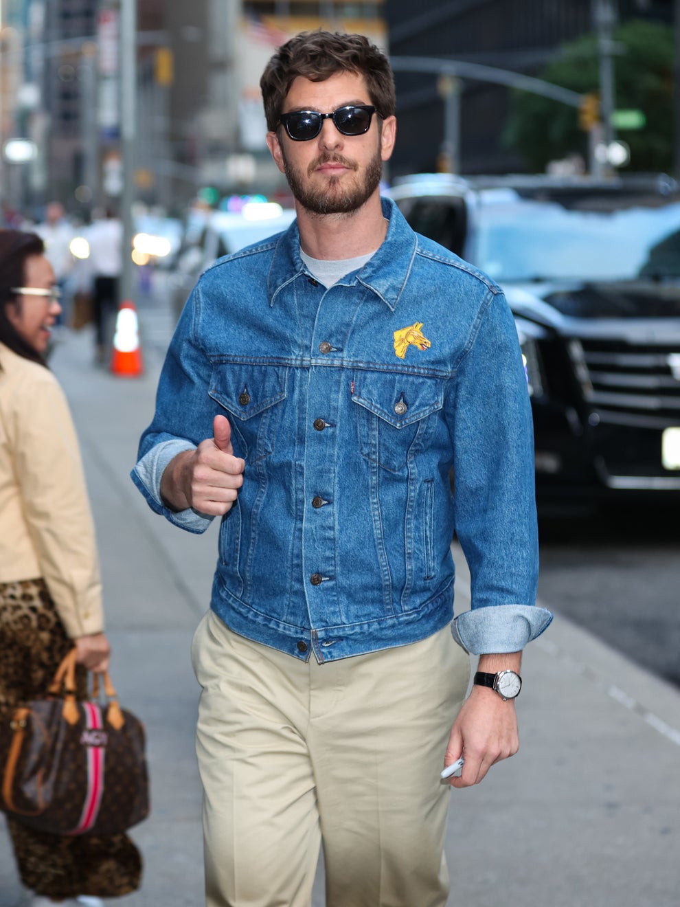 I'm Loving Andrew Garfield's Subtle Nod To That Deranged Horse ...