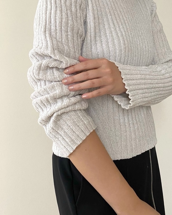 【GU】2290円でいい買い物したわ！「着痩せ効果最高」「肌弱い人にもおすすめ」着心地バツグンの『細見えニット』が買って大正解！《着用レビュー》【画像・動画】