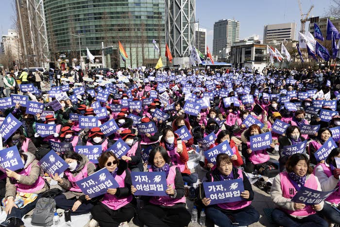 4B Movement — Women Give Raw Reactions