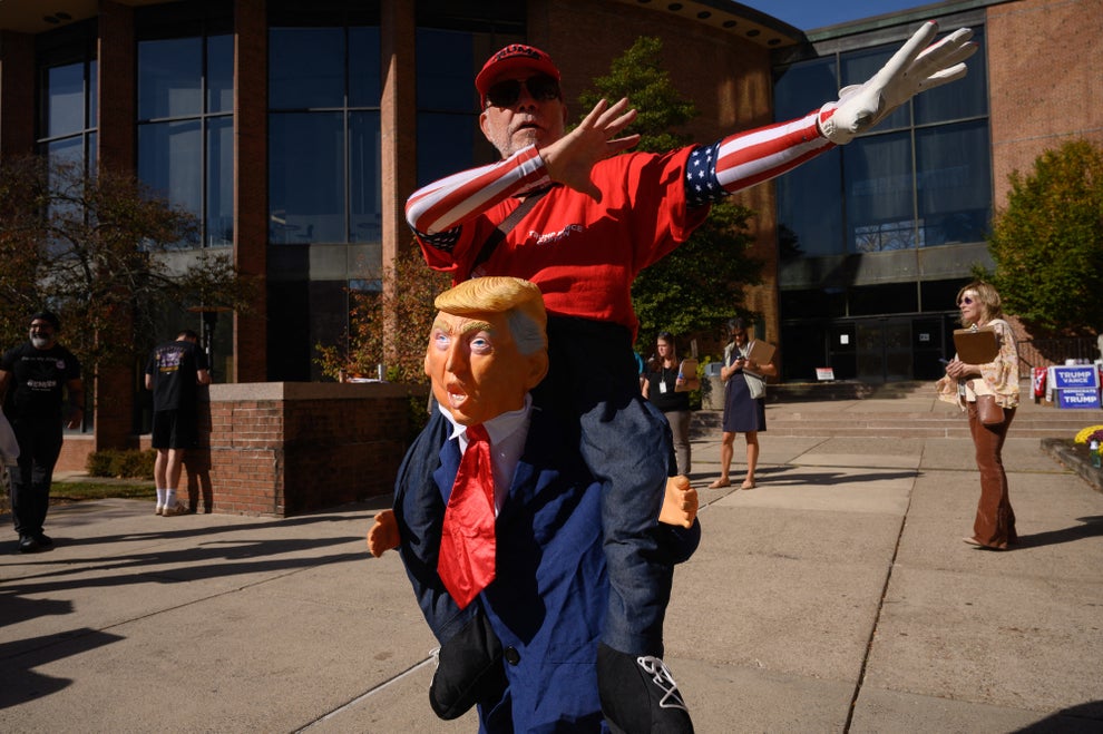 21 Bizarre Photos Of MAGA Supporters