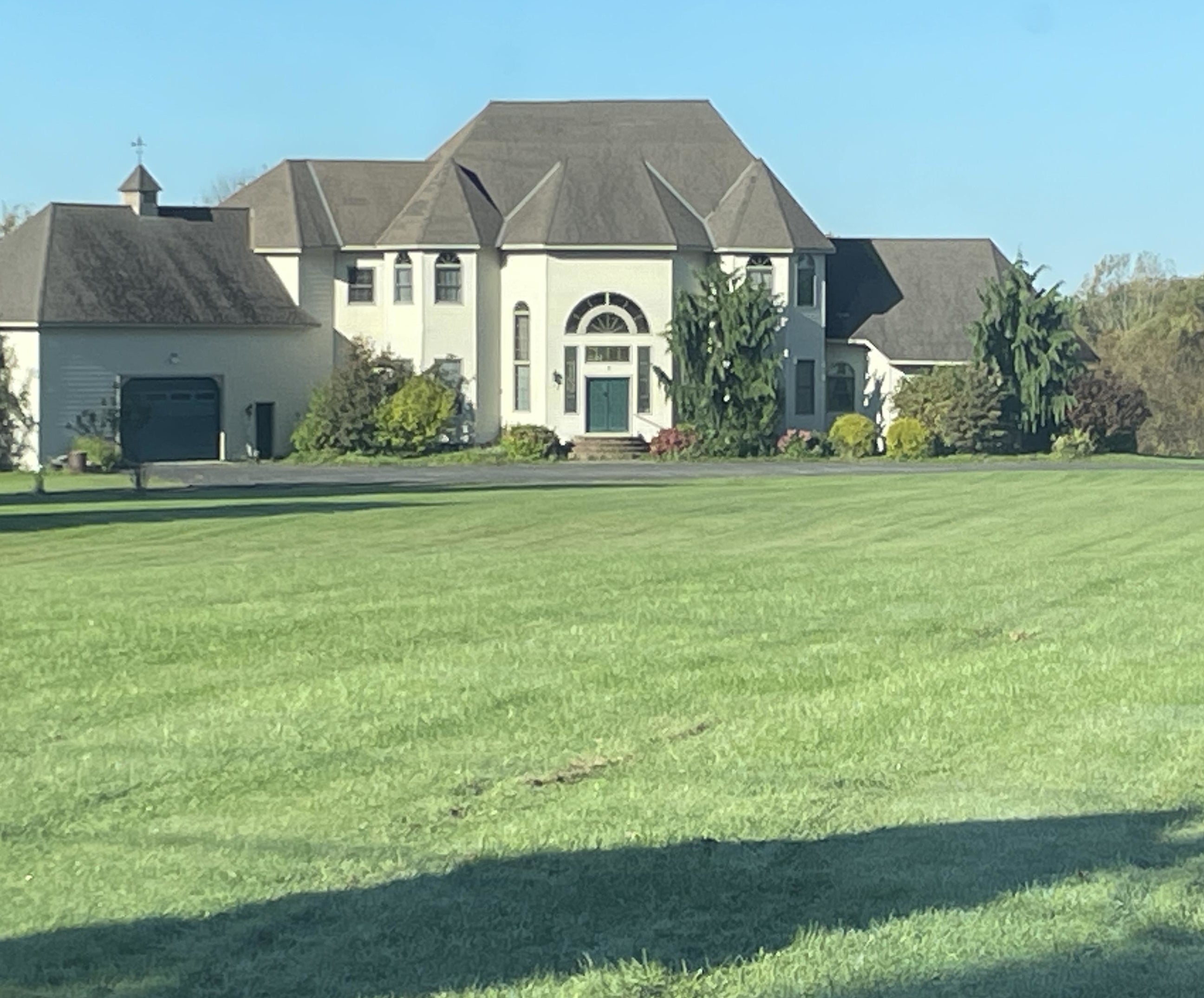 21 Bizarre McMansions People Simply Had To Share