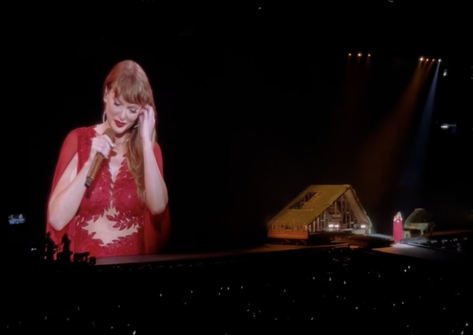 Taylor Starts Sobbing At Last Toronto Eras Tour Show