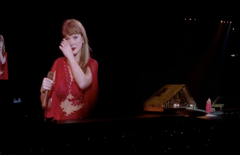 Taylor Starts Sobbing At Last Toronto Eras Tour Show