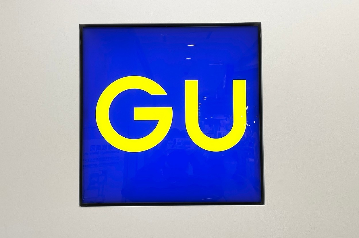 GUの『2990円パンツ』がはいた瞬間から暖かい…！「太く見えない」「40代に良い形」軽くて動きやすいから、冬中ヘビロテしそう！《着用レビュー》