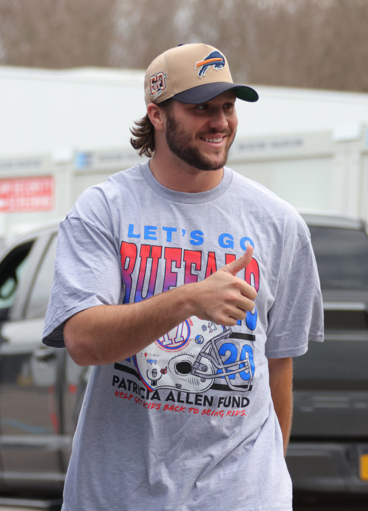 Hailee Steinfeld And Josh Allen Are Engaged