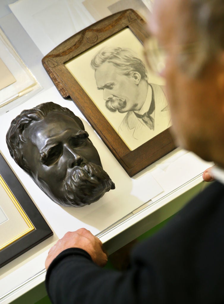 25 Death Masks Of Historically Important People