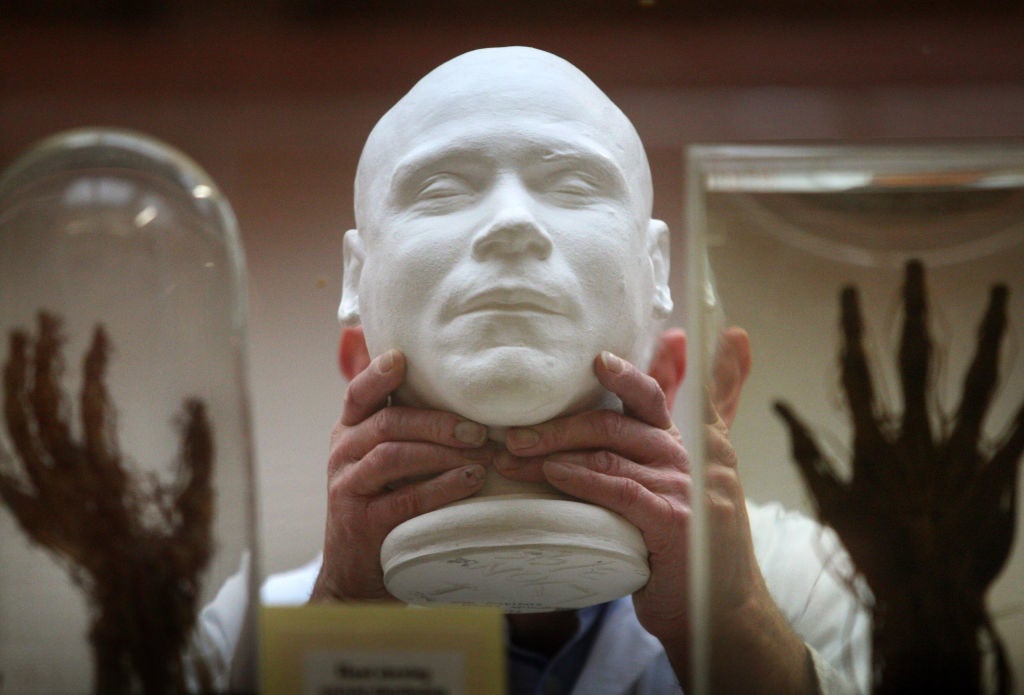 25 Death Masks Of Historically Important People