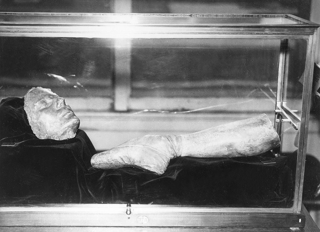 25 Death Masks Of Historically Important People