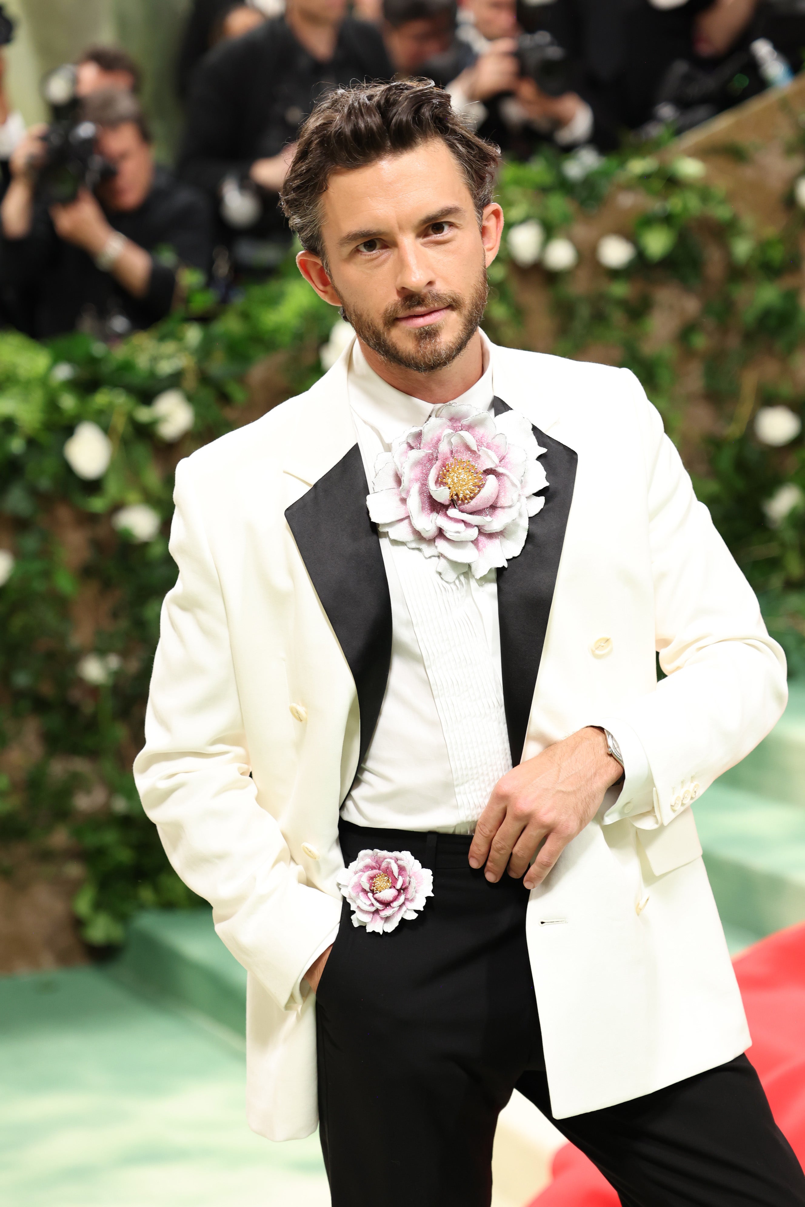 Jonathan Bailey Talks Sexuality, Love Life, Children