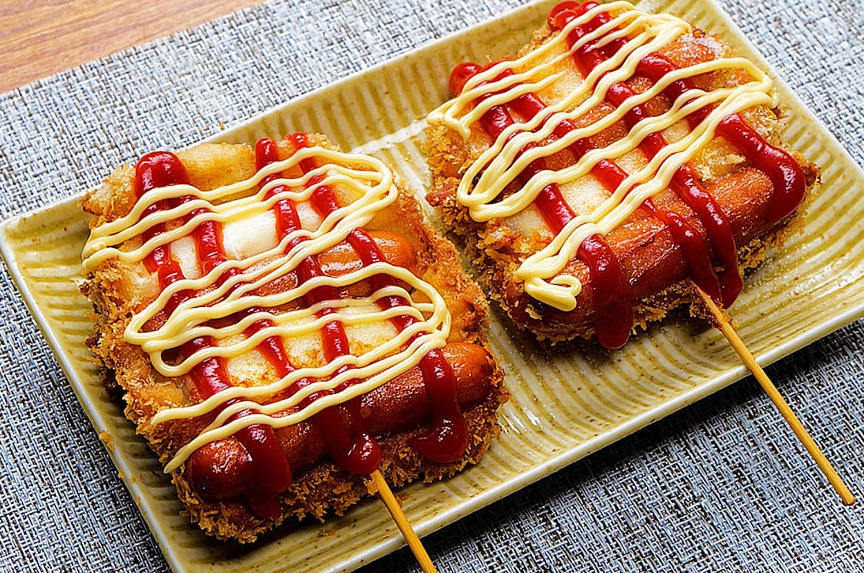 揚げたて最高！サクサク＆とろ〜りがやみつき♡ミニサイズで楽しい串揚げ！ レシピ・作り方｜Tasty