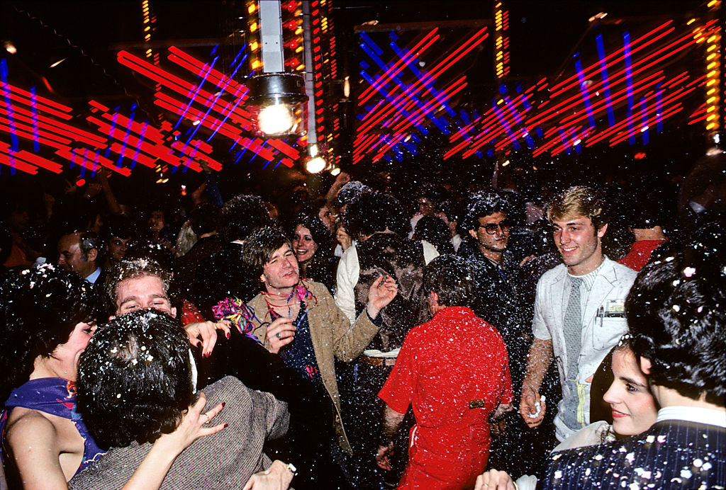 45 Photos Of New Year's Eve Parties From 1870 Onward