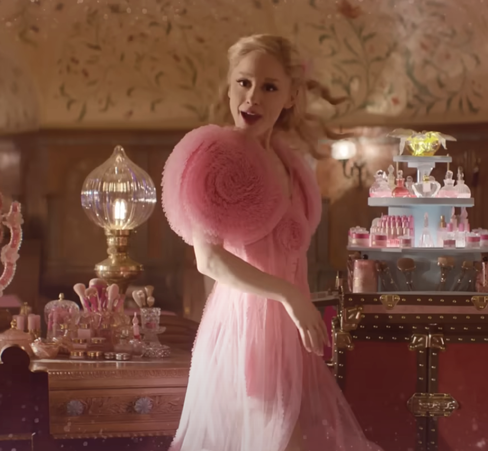 22 Wicked Costume And Hair And Makeup Facts