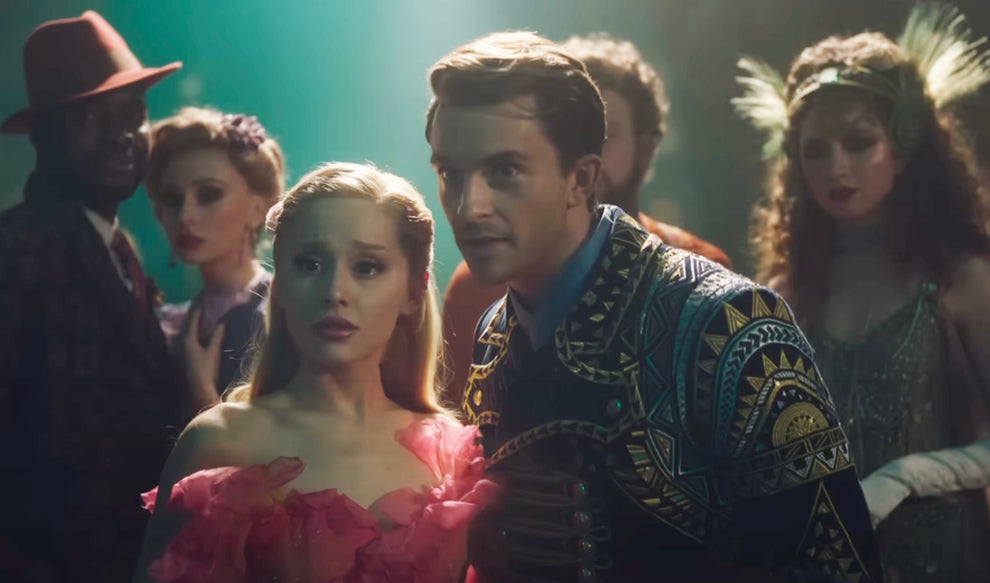 Ariana Grande Explained Why She Didn't Learn Wicked Dance For Ozdust ...