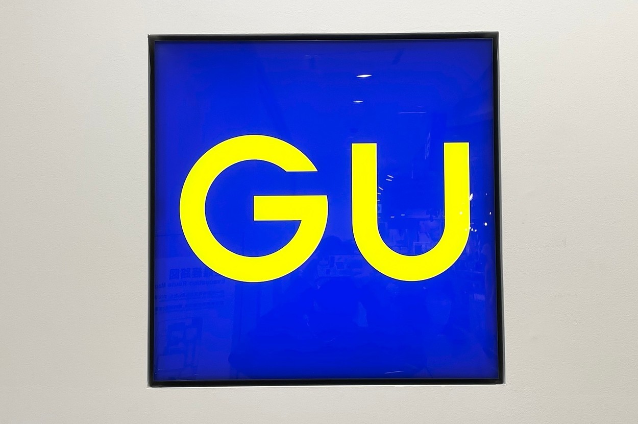 【GU】1990円の「高見えトップス」が1枚あるとめっちゃ着回せる！後ろ姿までオシャレで、ヘビロテ確定です！《着用レビュー》