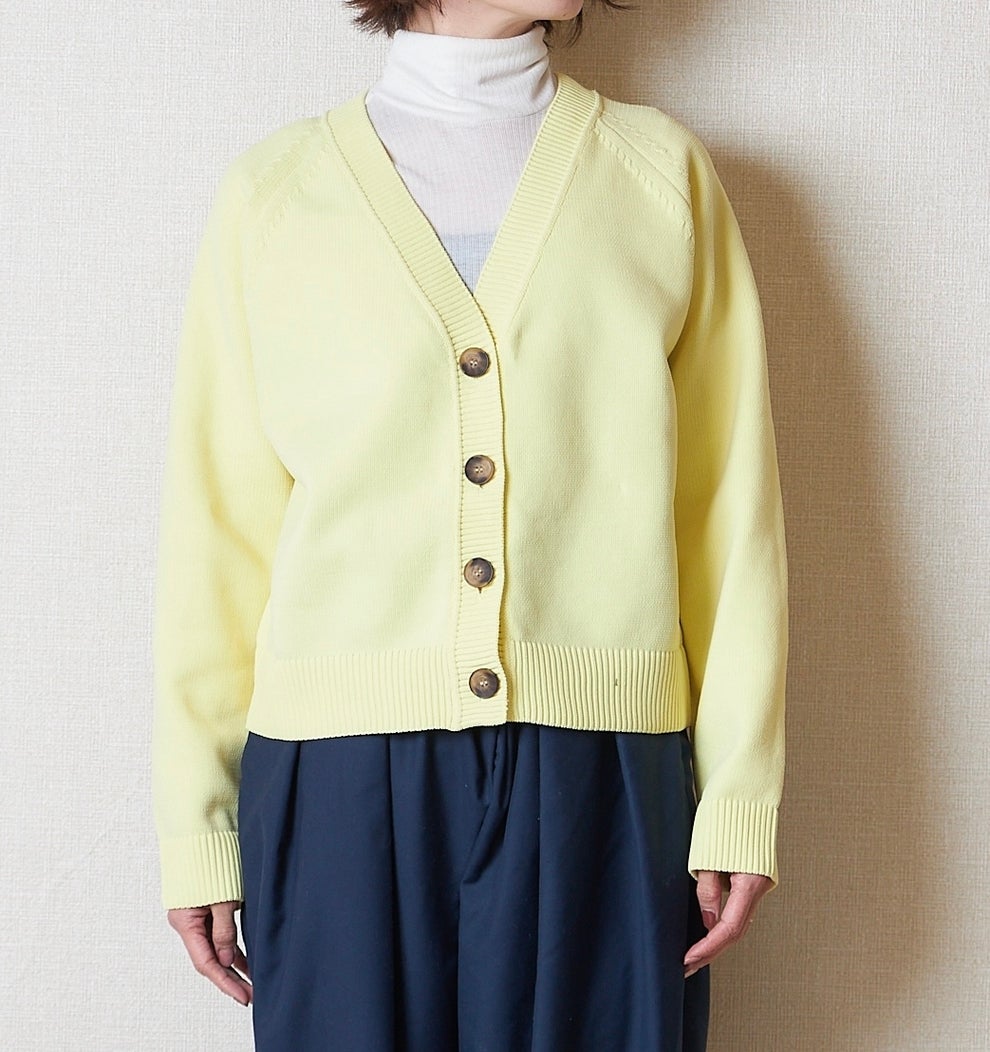 【GU】2290円→990円に値下げ中！「軽くて着心地最高」「どの服にも合わせやすい」もちもち感が気持ちいい『華奢見えカーディガン』美シルエットで春までガッツリ着回せます《着用レビュー》【動画・画像】