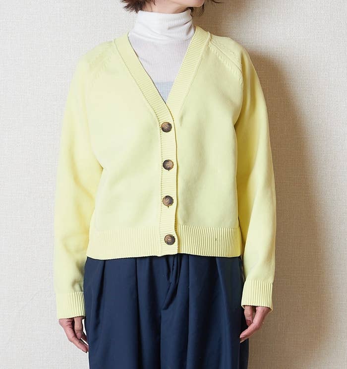 【GU】2290円→990円に値下げ中！もちもち感が気持ちいい『華奢見えカーディガン』美シルエットで春までガッツリ着回せます《着用レビュー》