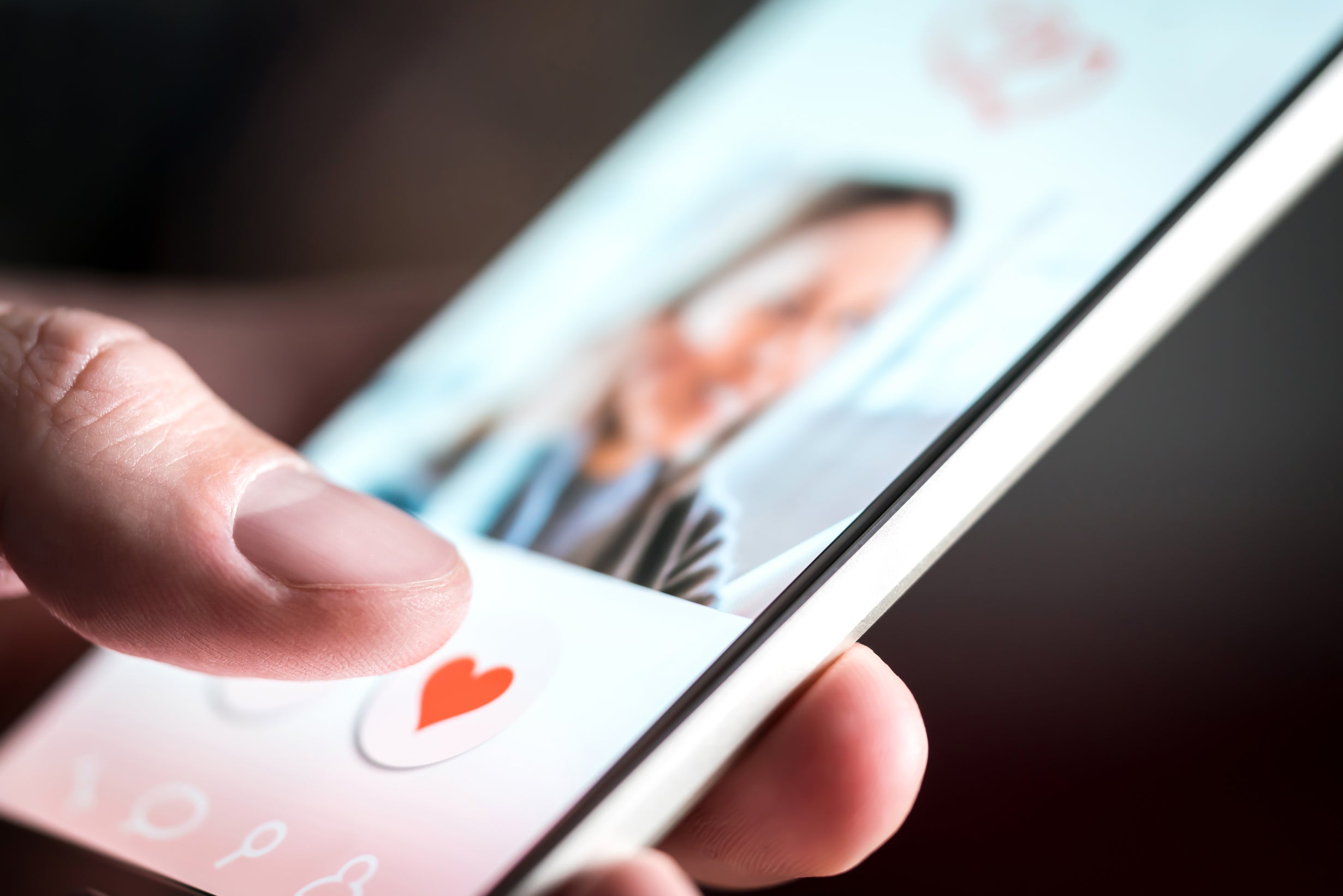 Men Share Their Experience With Dating Apps