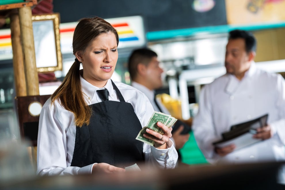 People Who Refuse To Tip Waitstaff 20% Explain Why