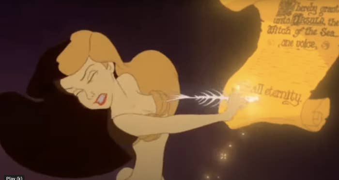 otter blowing kiss gif