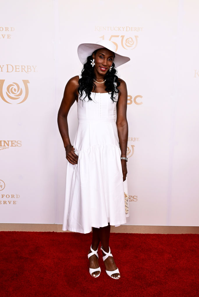 19 Super Tall Celebrities 6'5" Or Above