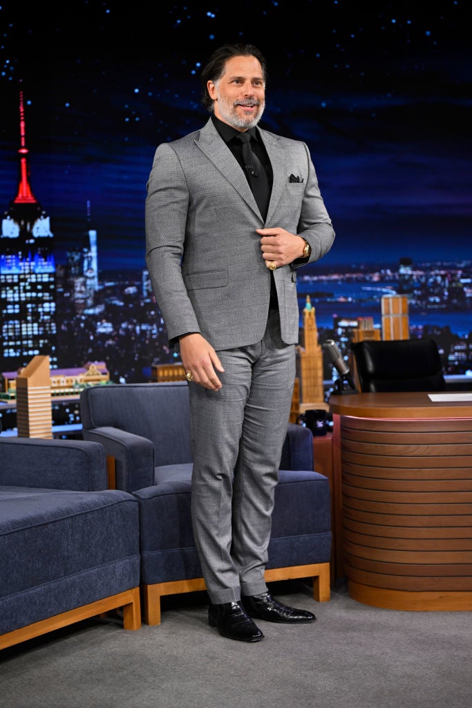 19 Super Tall Celebrities 6'5" Or Above