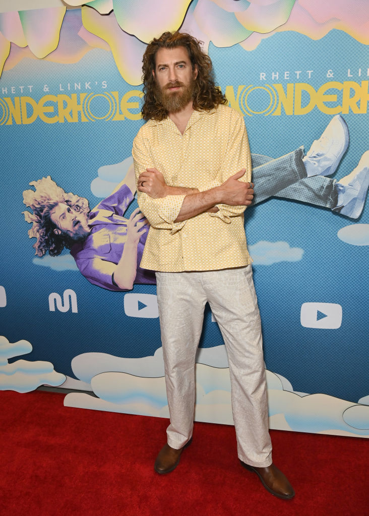 19 Super Tall Celebrities 6'5" Or Above