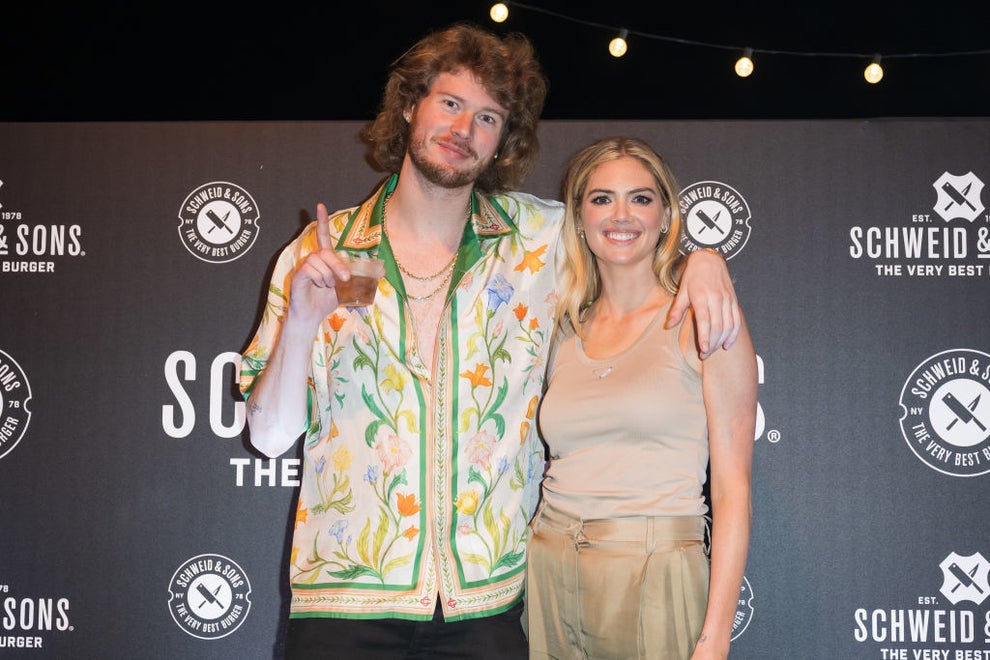 19 Super Tall Celebrities 6'5" Or Above