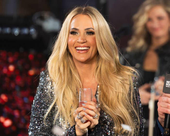 Hilary Duff Performed At Bush's 2005 Inauguration And It Is Going Viral