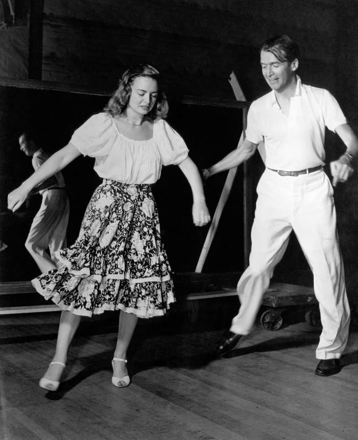 27 Behind-The-Scenes Photos From Classic Movies