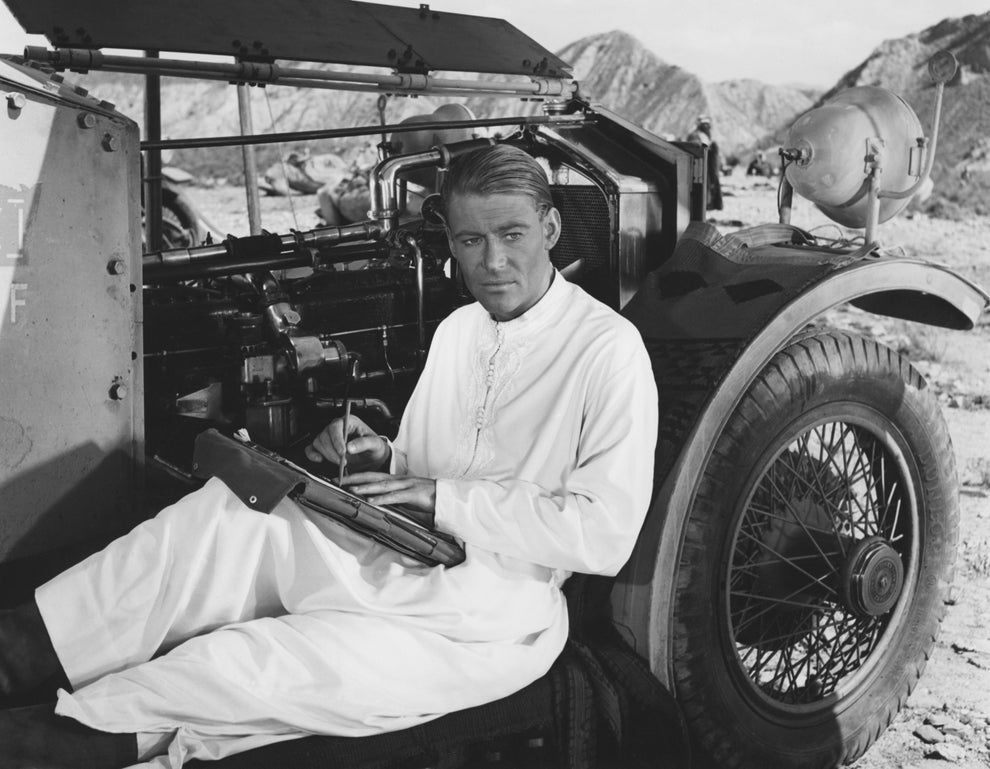 27 Behind-The-Scenes Photos From Classic Movies