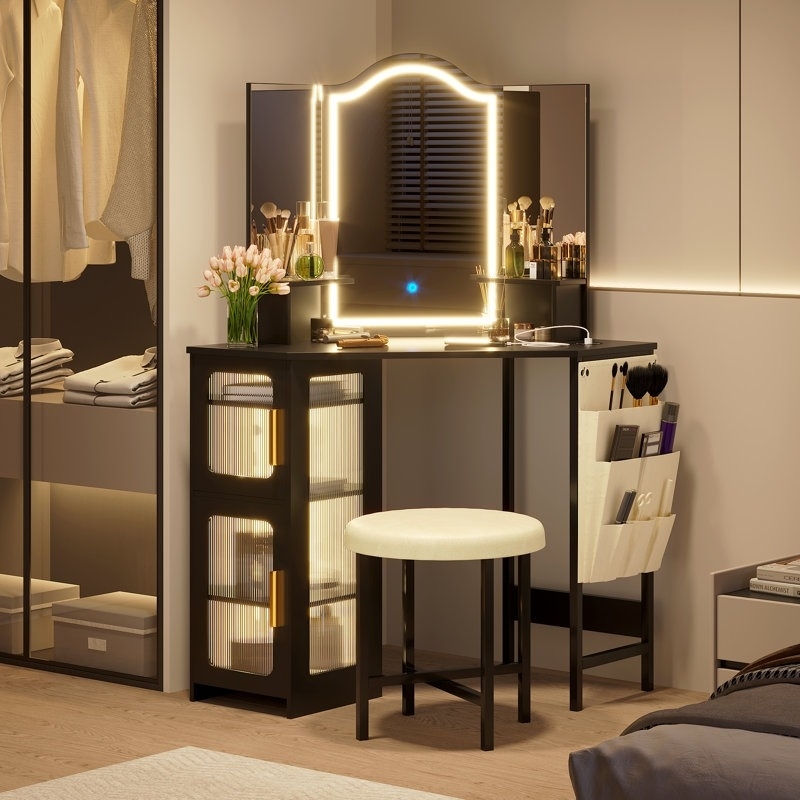 28 Best Makeup Vanities For Getting Ready