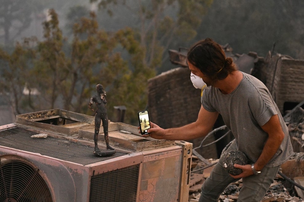 46 Photos Of Random Objects That Survived The Los Angeles Fires