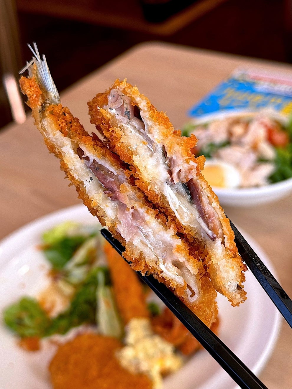 【ガスト】これが990円ってウソでしょ…！平日限定の「てんこ盛りランチ」がコスパ最強すぎる！お腹パンッパンで満足感ヤバい！《実食レビュー》