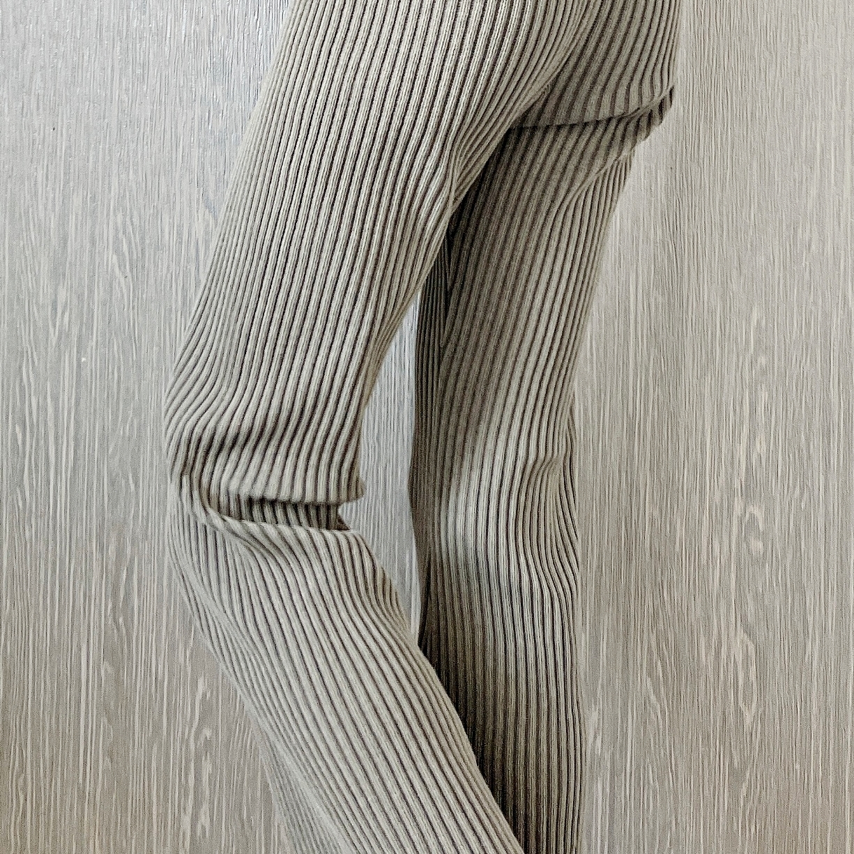 GUの「細見えパンツ」が2990円→1490円に値下げ中！ジャージみたいに楽ちんだし、フレアシルエットがかわいいの！《着用レビュー》【画像・動画】