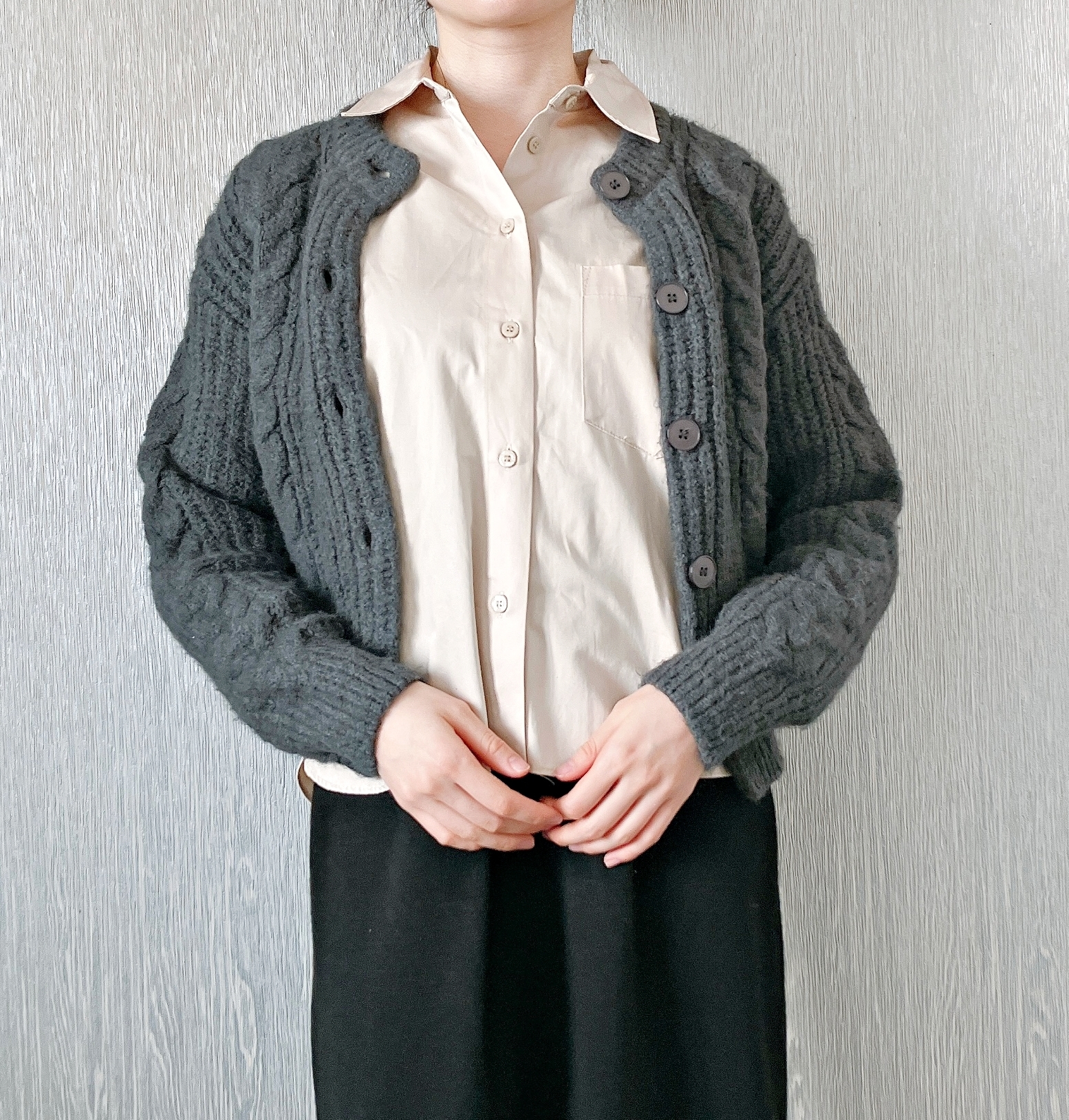 【ZARA】一年中使えてコスパ最高…！5990円→1490円の「褒められトップス」サラッとした生地感で高見えします！《着用レビュー》【画像・動画】