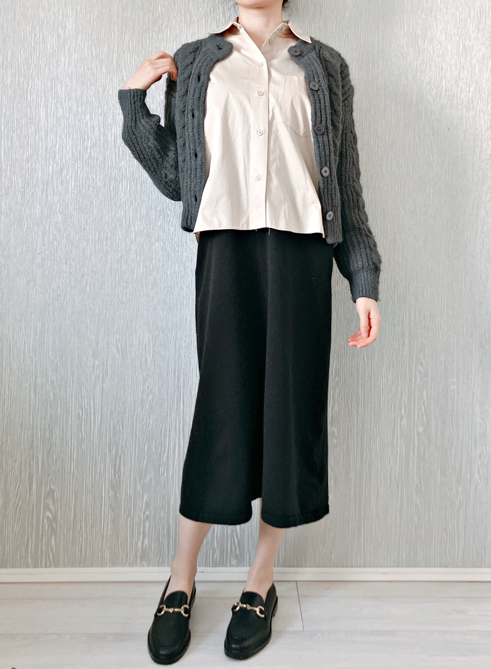 【ZARA】一年中使えてコスパ最高…！5990円→1490円の「褒められトップス」サラッとした生地感で高見えします！《着用レビュー》【画像・動画】