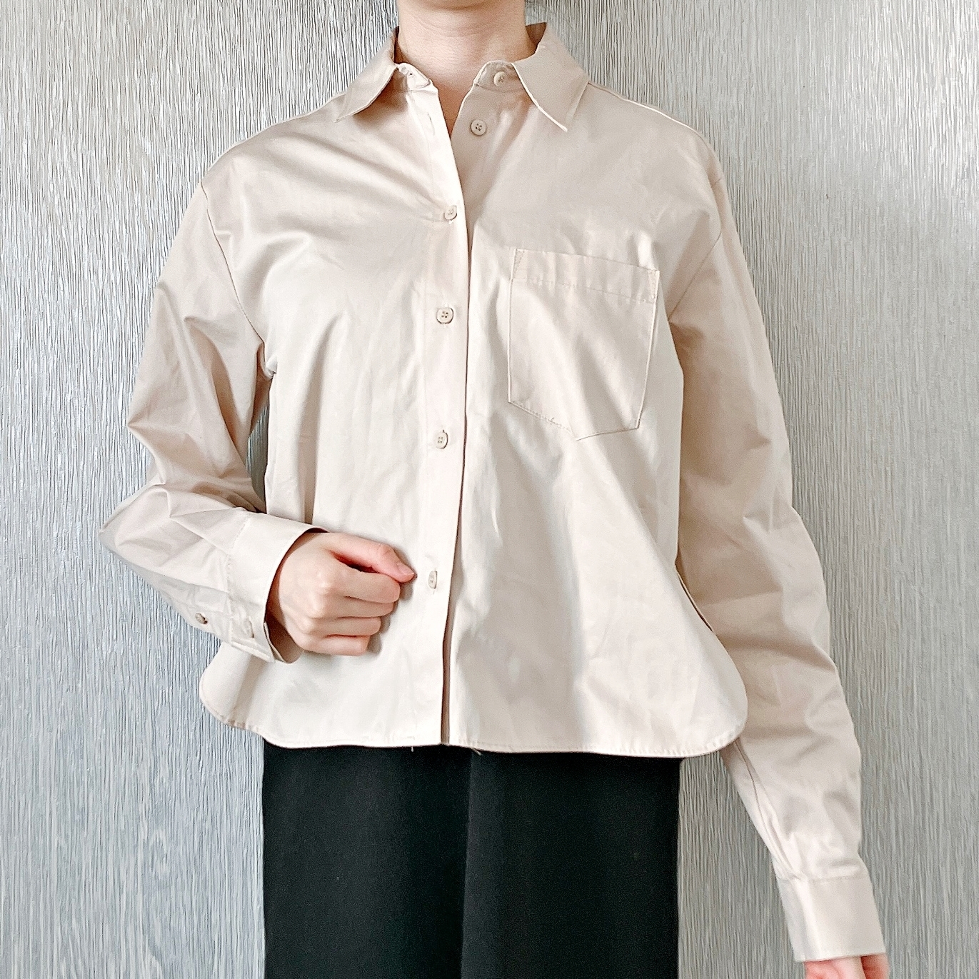 【ZARA】一年中使えてコスパ最高…！5990円→1490円の「褒められトップス」サラッとした生地感で高見えします！《着用レビュー》【画像・動画】