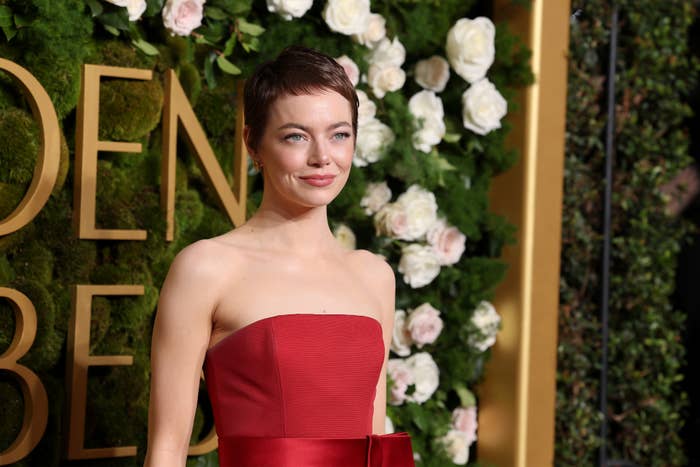 Emma Stone Debuts Pixie Cut On Golden Globes Red Carpet