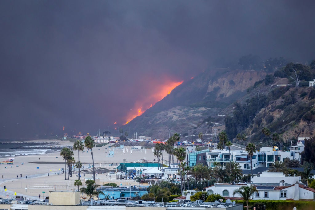 34 Surreal Pictures Of The Los Angeles Fires