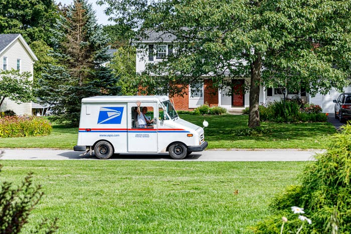The New USPS Truck Is Going Viral Again: "Wtf Is Happening?"