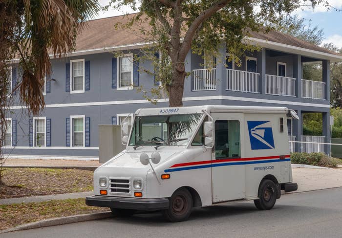 The New USPS Truck Is Going Viral Again: "Wtf Is Happening?"